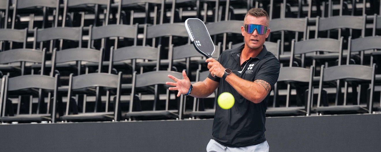 Emmrich, De La Rosa advance to Round of 16