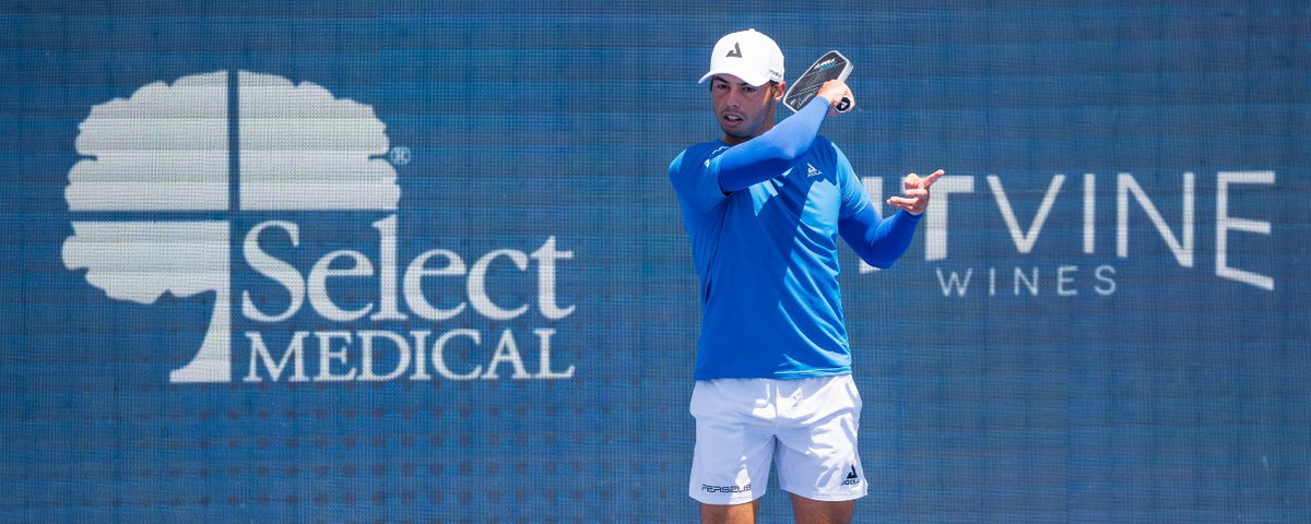 Johns advances to quarters, edges Beasley in hard-fought match